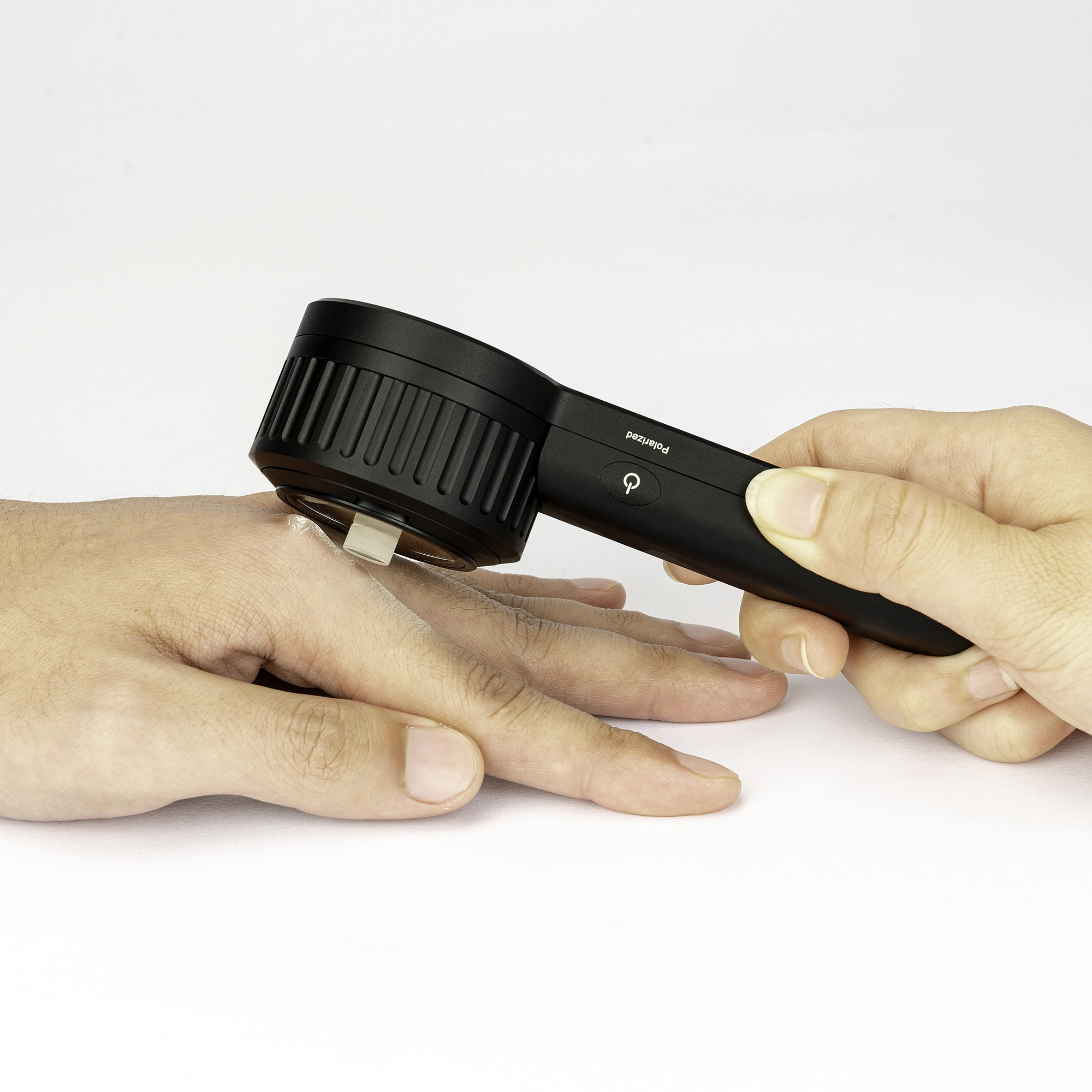 What is a Dermatoscope? Dermascope vs Dermatoscope & Magnification ...